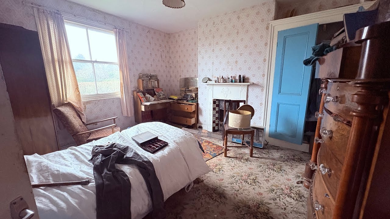 AMAZING TIME CAPSULE (MR BEANS HOME) - YouTube