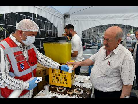 Ankara'da ücretsiz limonata ve soğuk su ikramı başladı. Başkentliler sıcakta limonatayla serinliyor