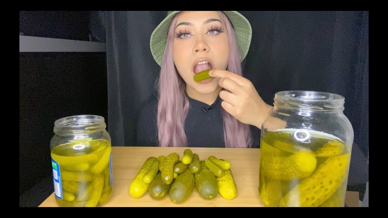 CRUNCHY PICKLE ASMR MUKBANG [NO TALKING] BABY PICKLES AND BIG PICKLES ...