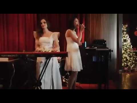 DUBAI FEMALE DUO BAND - YouTube