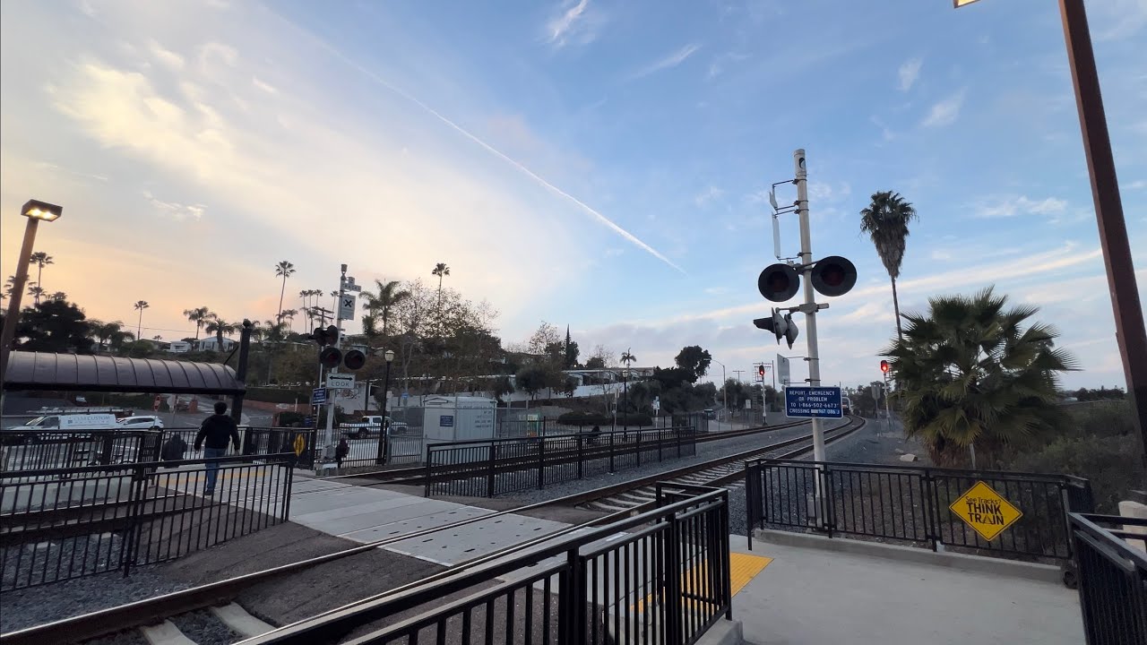 Sprinter 4008 @ Vista Transit Center Pedestrian Railroad Crossing #2 ...