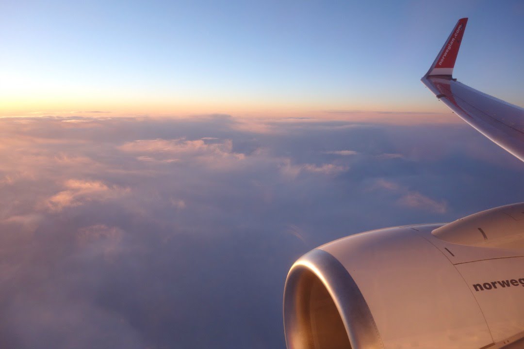 Stunning Norwegian Boeing 737 sunset approach and landing Schiphol ...
