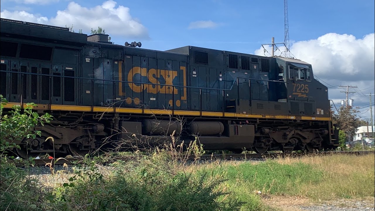 CSX M372-04 with 7225 Leading - YouTube