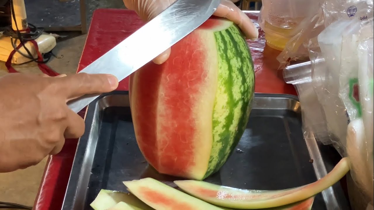 태국 시원하고 깔끔한 수박 자르기 달인 / Amazing Watermelon Cutting Skills - thai street food - YouTube