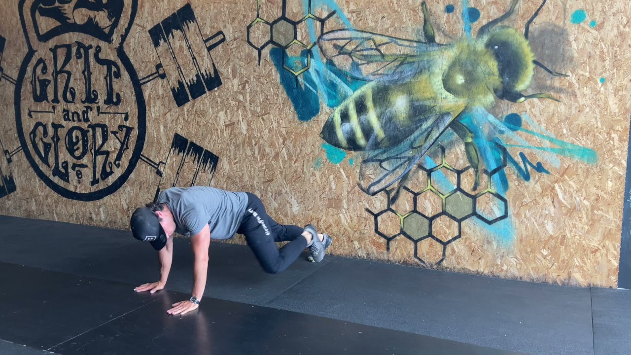 Spiderman Plank Crunches - YouTube
