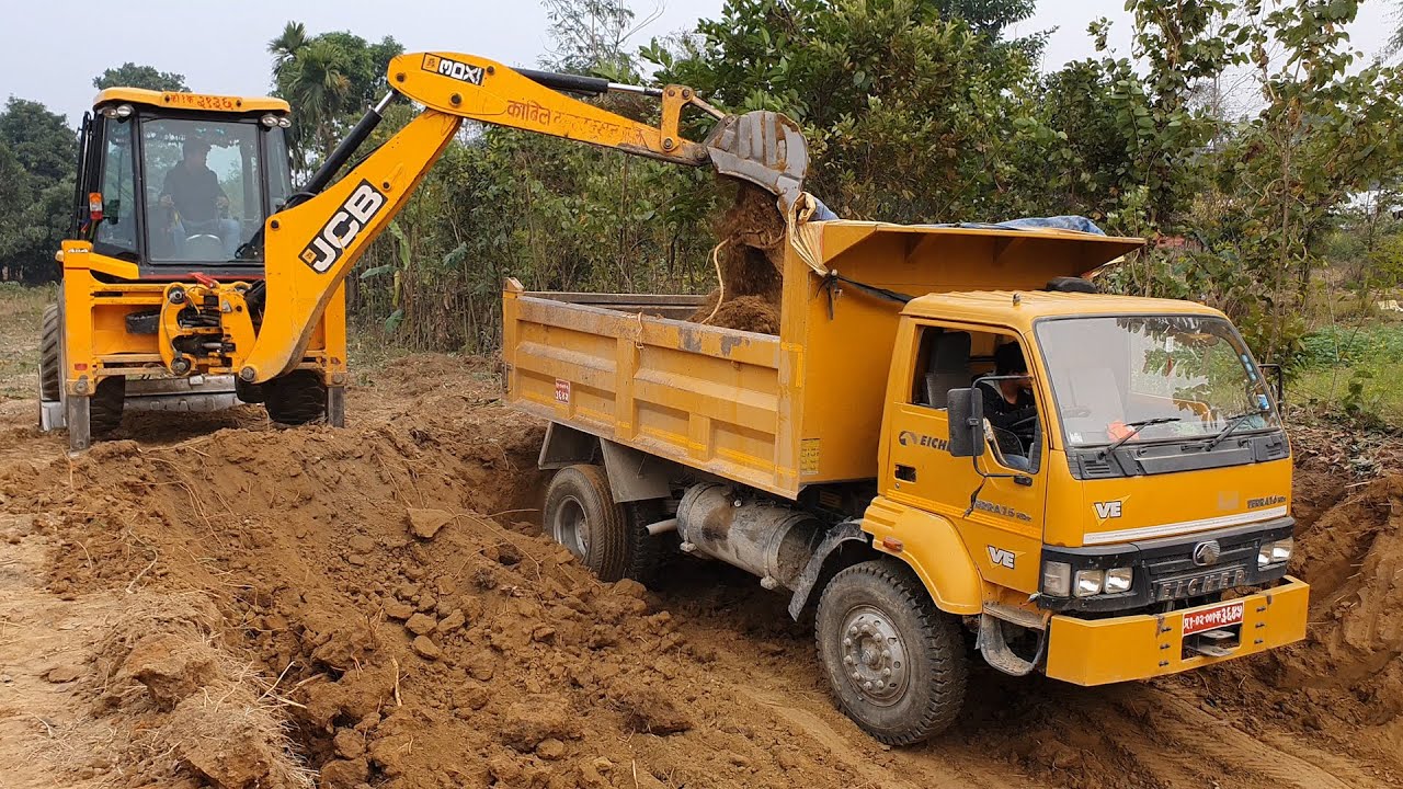 JCB Backhoe Loader Cutting Mud and Loading in Dump Truck - JCB Backhoe ...
