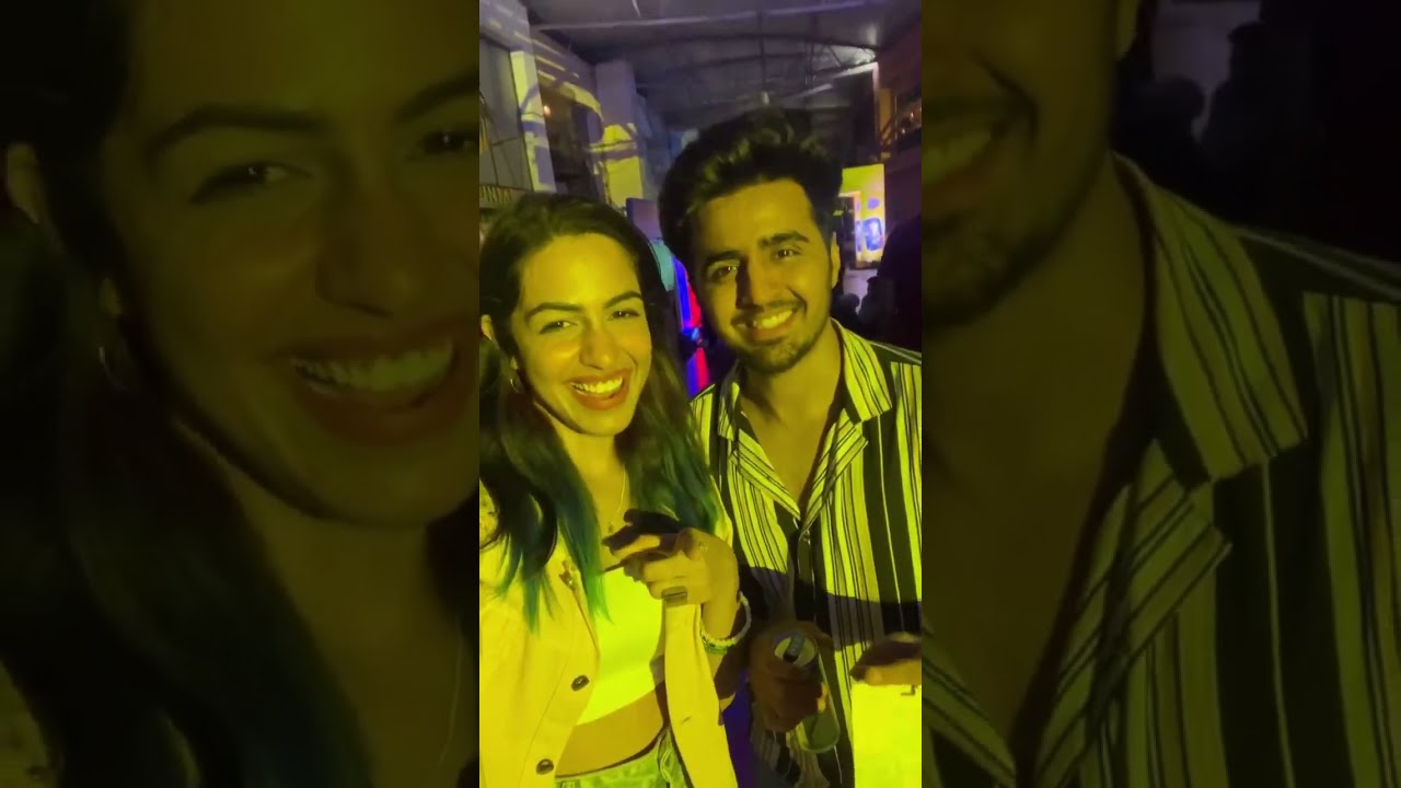 @Sharkshe S makes Indian Gamers Dance 🦈💃🏻😂 - YouTube