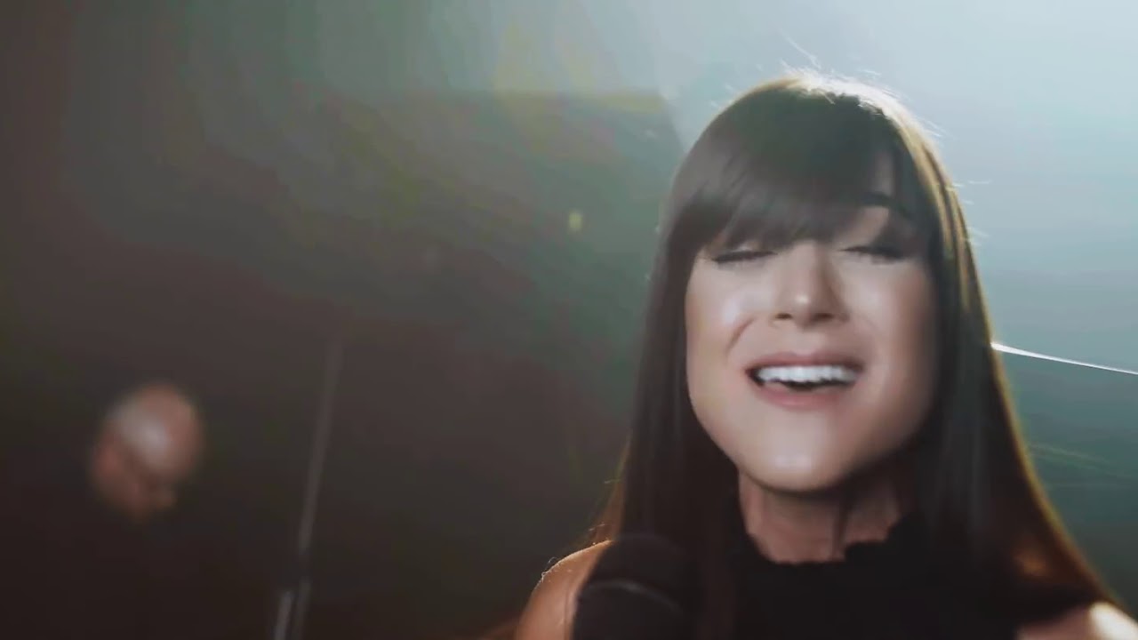 Alisa Turner Miracles Official Acoustic Video - YouTube