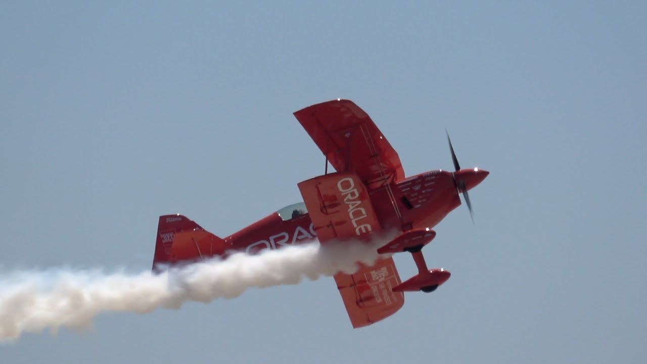 Sean D Tucker .. Miramar Airshow 2017 (4K) - YouTube