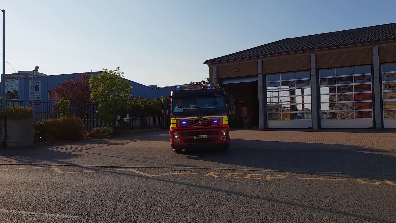NIFRS / S3102 / UKZ 2646 / Volvo FM9 / WrT / Turn Out from Newry Fire ...