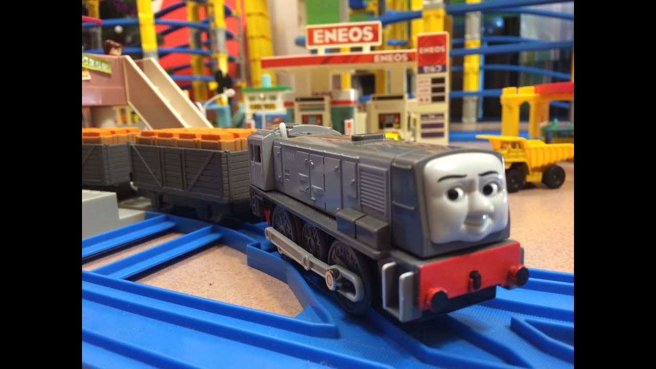 Dennis - Thomas & Friends Motorized Train (00022) - YouTube