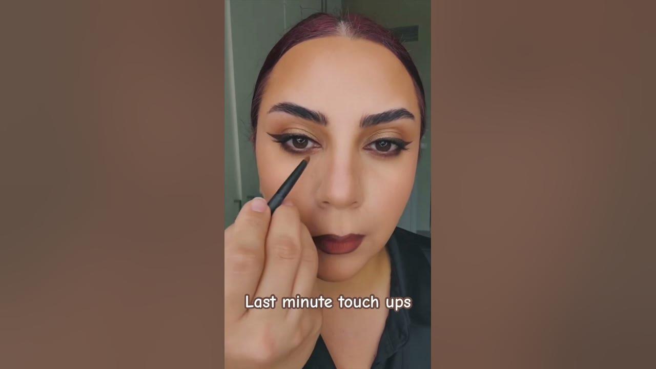 Never Underestimate The Power Of Last Minute Touch Ups makeup artist never-underestimate-the-power-of-last-minute-touch-ups-makeup-artist