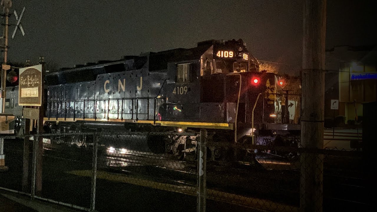 RARE: NJT 1878 stops @ Rutherford w/ CNJ Heritage 4109!! - YouTube