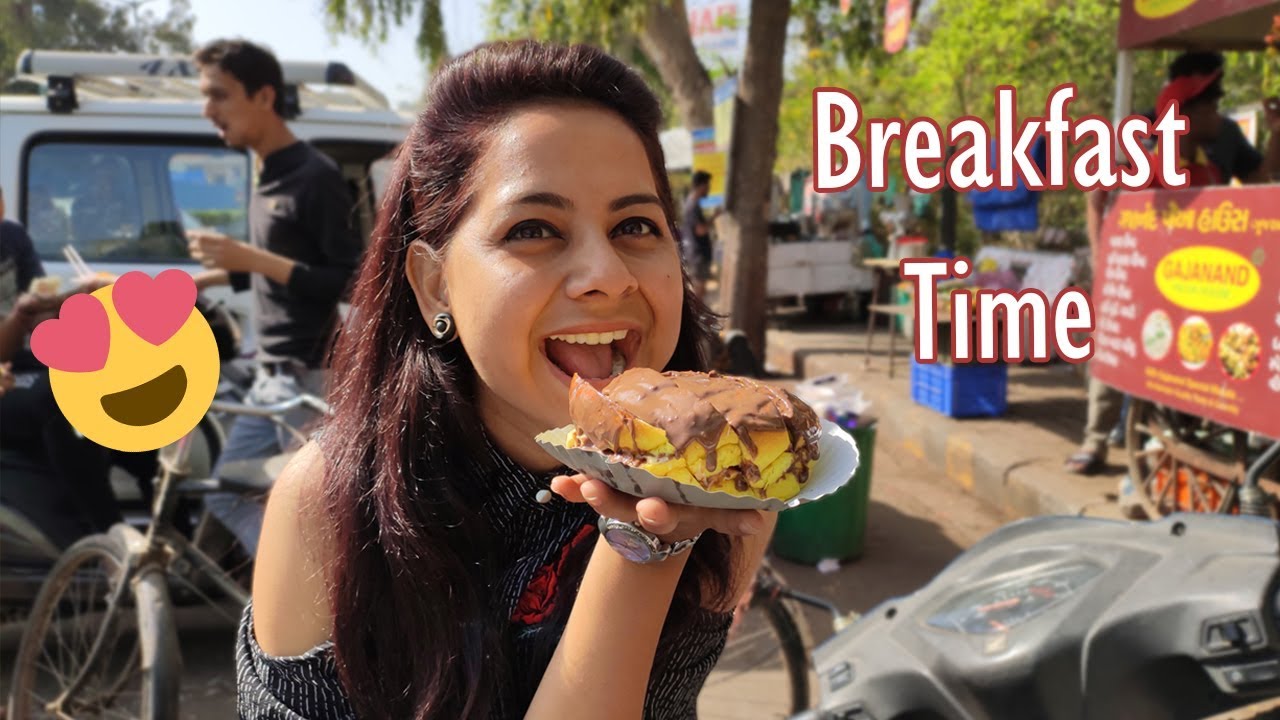 CHOCOLATE MUSKABUN AND MORE BREAKFAST FOOD | Indian Street Food - YouTube