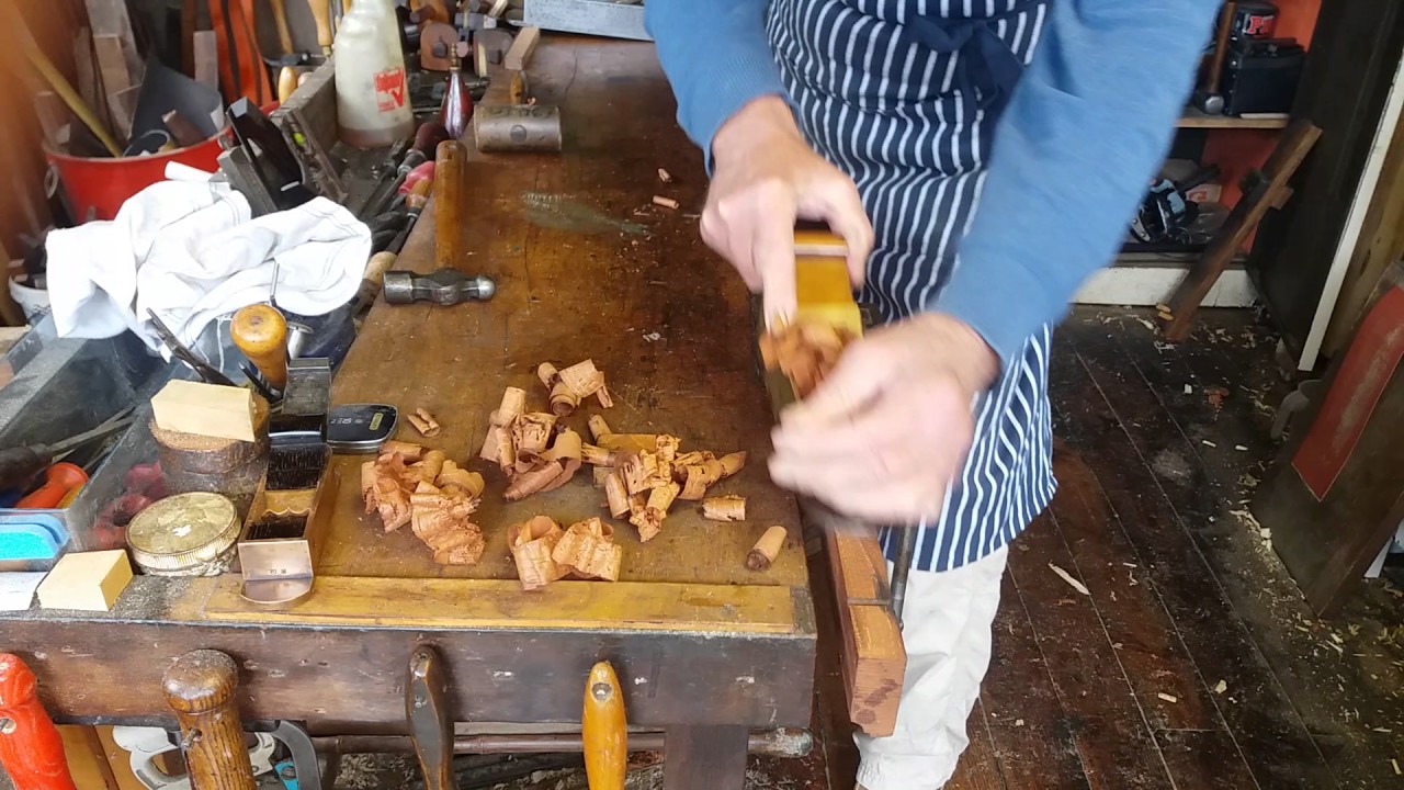 No6) Bill Carter showing his favourite large mitre planes - YouTube