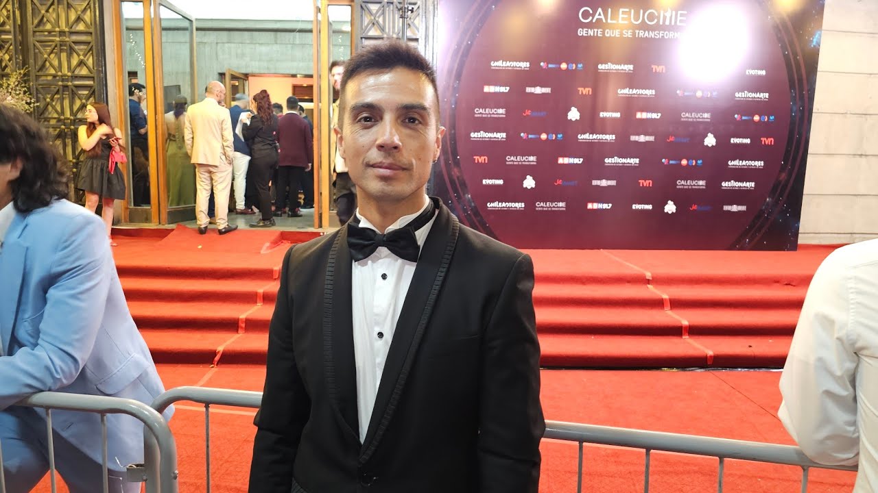 ALFOMBRA ROJA PREMIOS CALEUCHE 2025 - YouTube