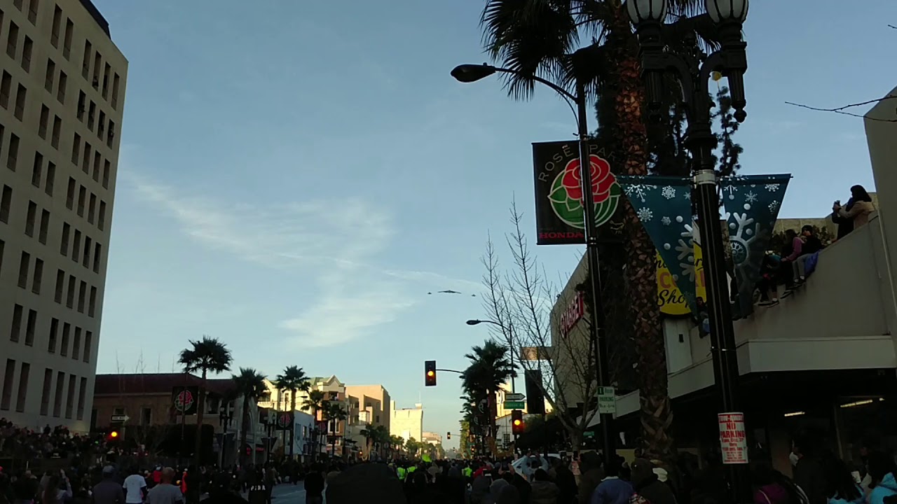 B-2/F-35 flyover, Rose Parade 2018 - YouTube