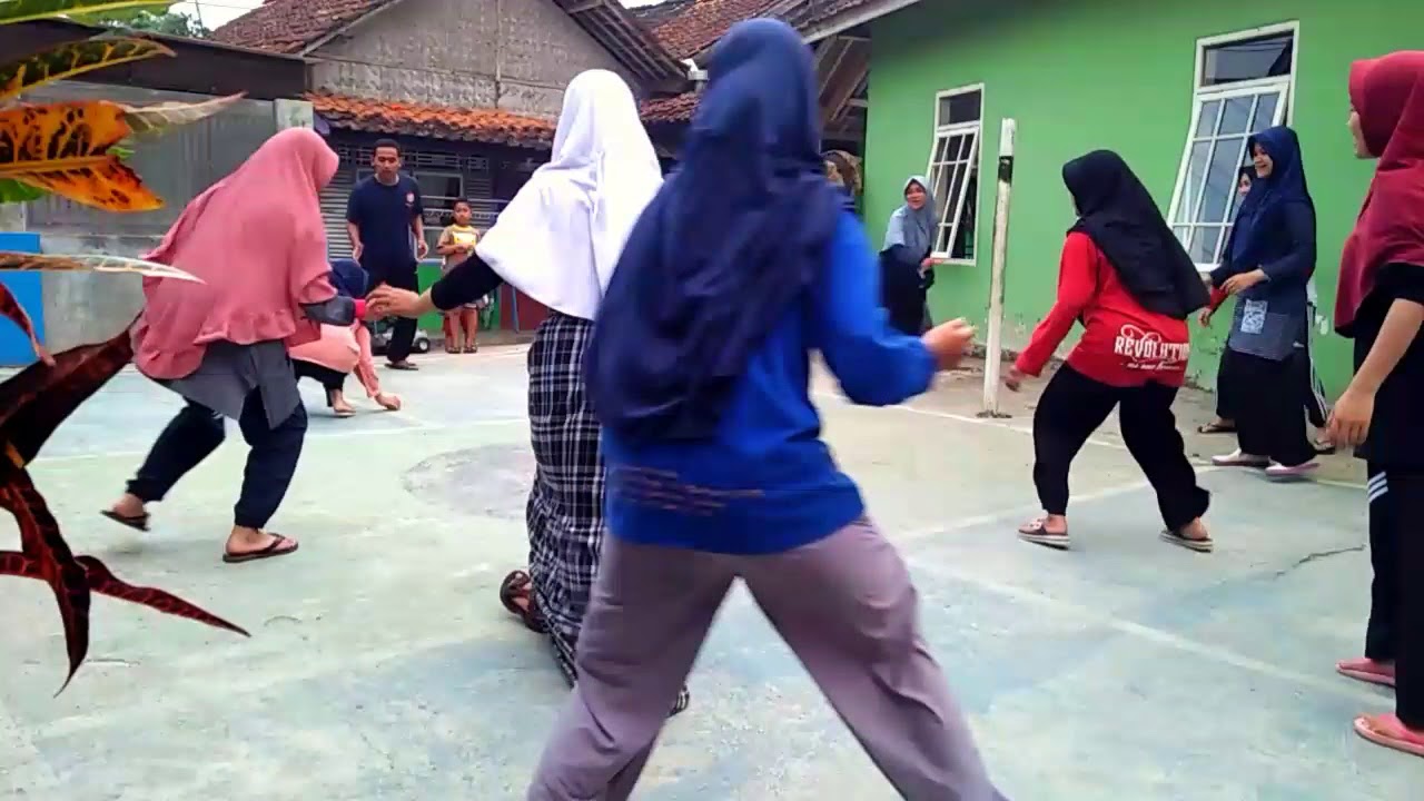 Kaulinan UCING-UCINGAN INDONESIAN Traditional Games - YouTube