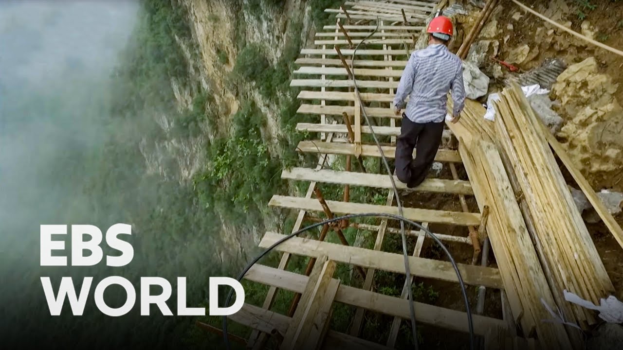 Chinese Plank Road Workers Risk Their Lives Every Day, Working on ...