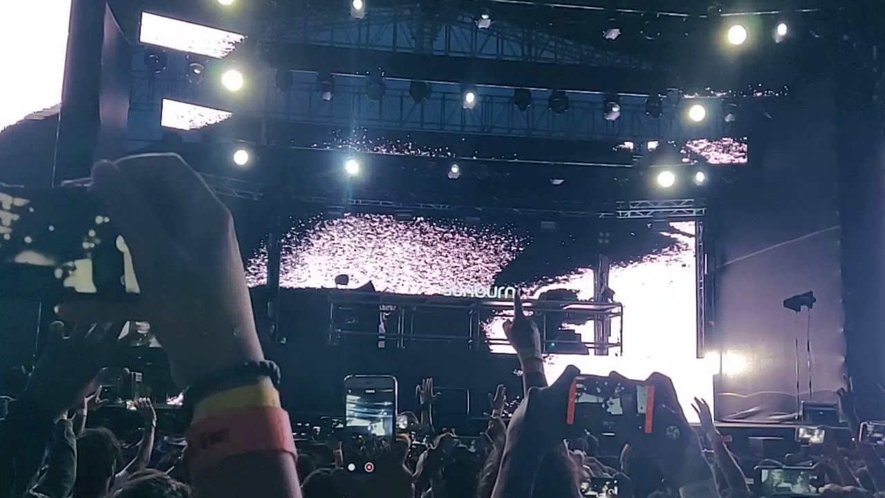 DJ Malaa with a greatest opening to a concert, ever - YouTube