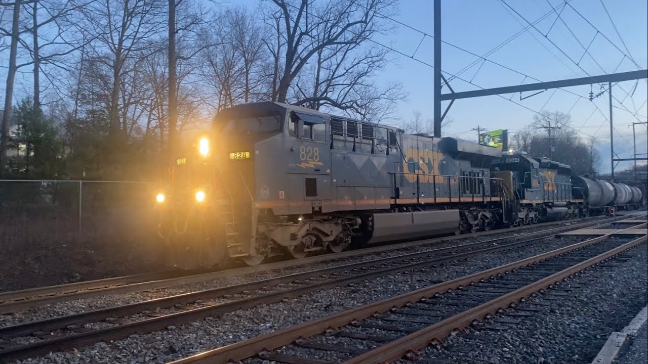 45 minutes of Railfaning at Woodbourne train station,CSX and septa ...