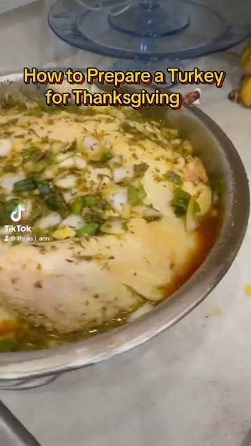 How to Prepare a Turkey for Thanksgiving 🦃 Subscribe to see cooking ...