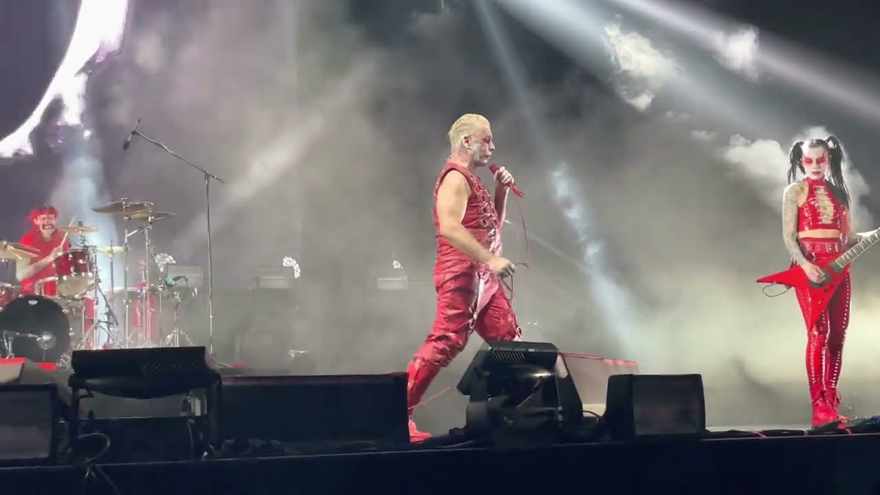 Lindemann - Ach So Gern 4K ( live in Dubai 04/01/2022 ) - YouTube