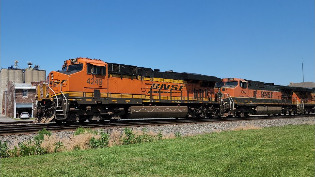 CSX Train M367 BNSF 4249 BNSF 1068 BNSF 7462 Deshler, Ohio June 14, 2024 1525 - YouTube