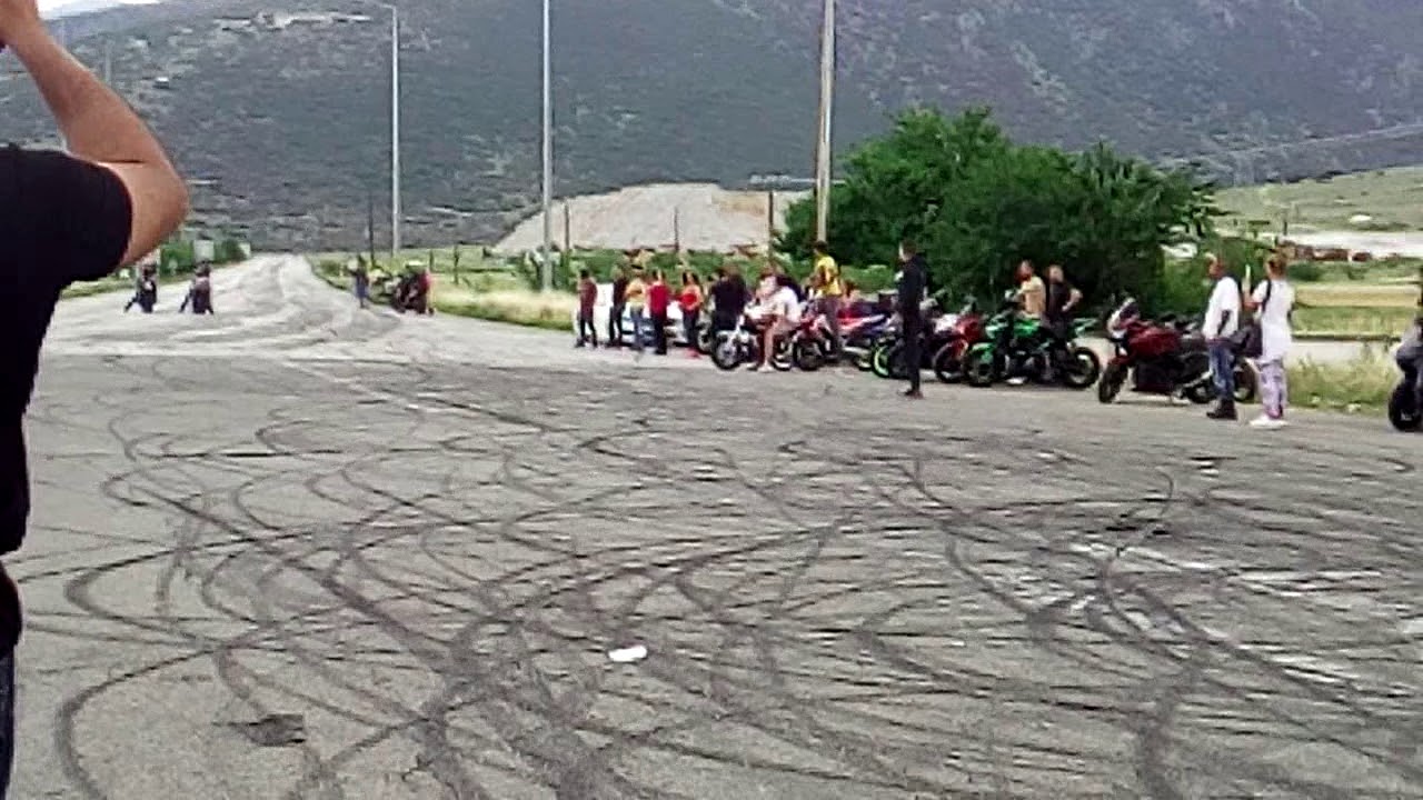 2 μηχανες διεσχησαν 1χλμ. μεσα σε 6 δευτερολεπτα!!! - YouTube