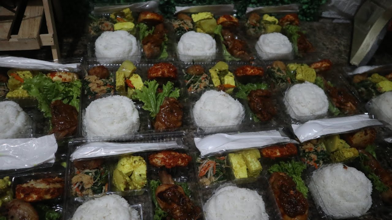 Bikin nasi kotak buat orang pindahan rumah gais - YouTube