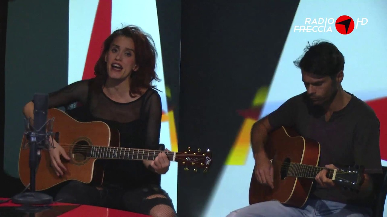 Alteria - 'Like a Stone' (Audioslave) @ Radiofreccia - YouTube