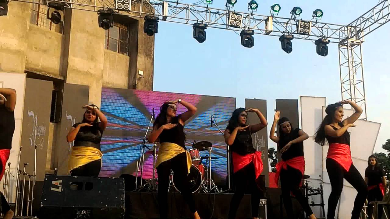 regalia 2k16 dance performance gulabo and group - YouTube