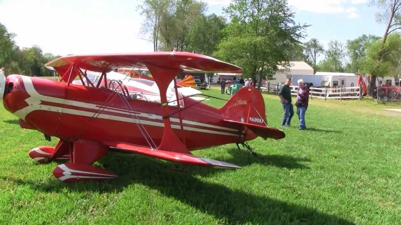 PITTS SPECIAL BIPLANE GRASS LANDING - YouTube