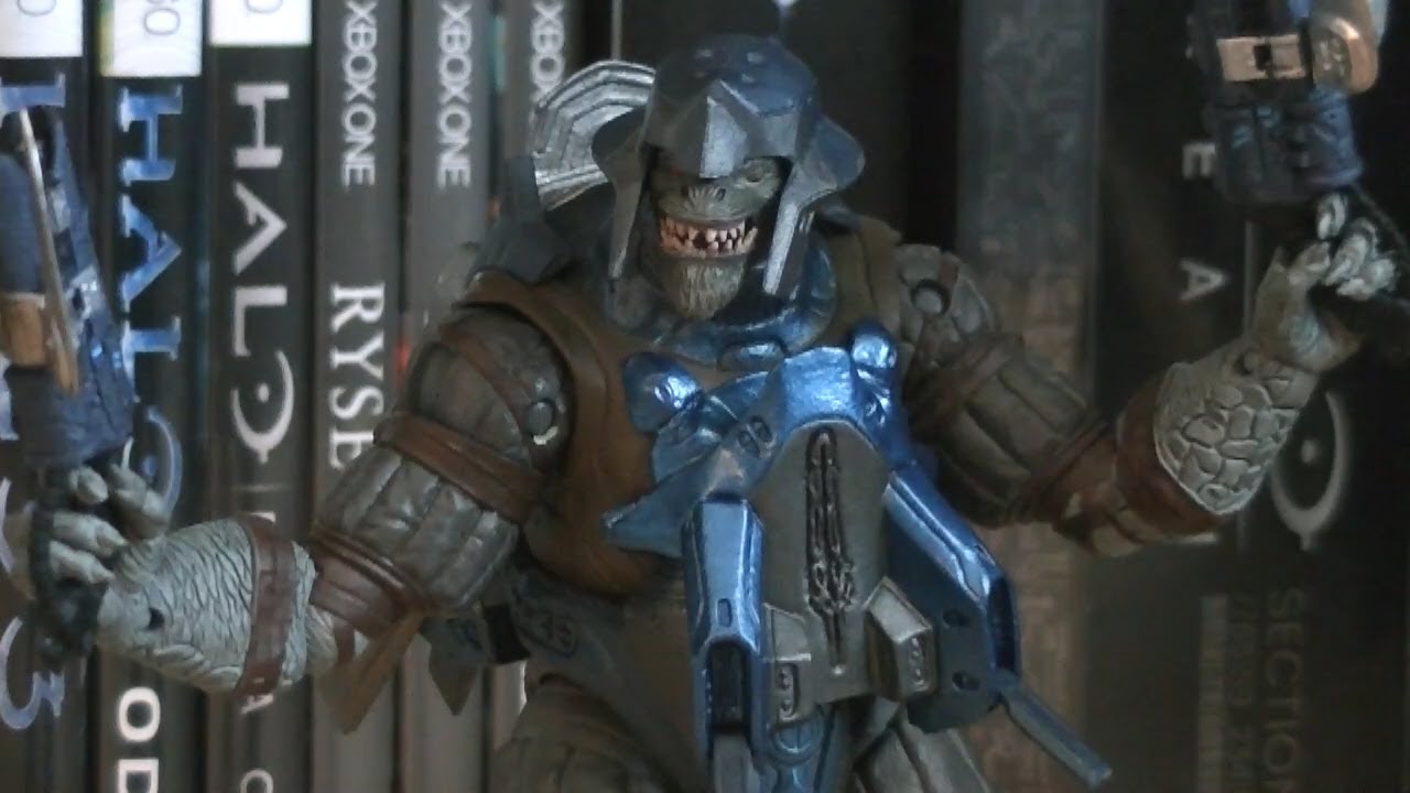 Halo Series 5 Jump Pack Brute Review - YouTube