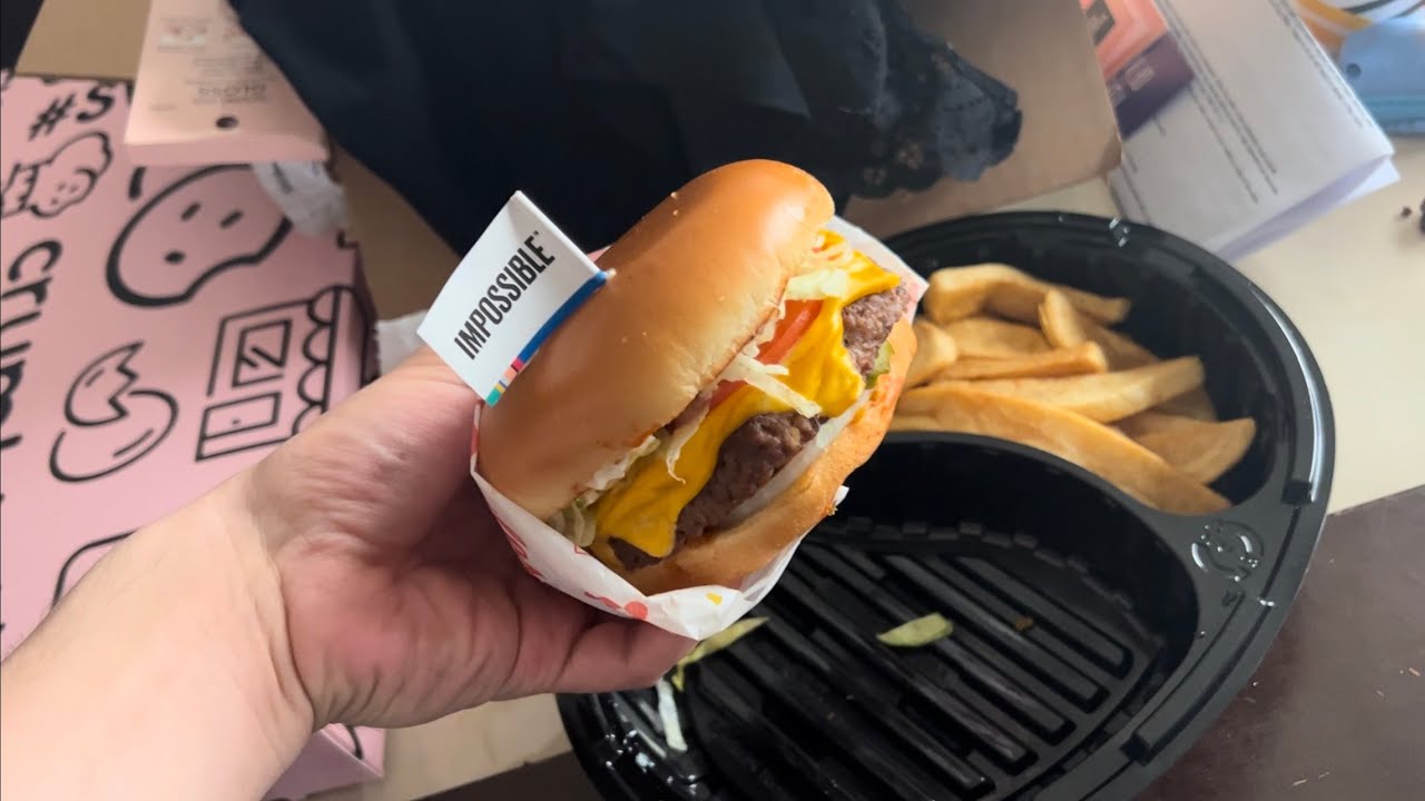 Red Robin’s Impossible Burger 🍔 - YouTube