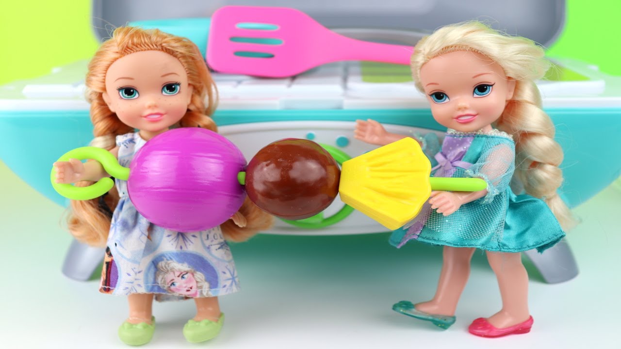 Elsa Anna Frozen Toddler Dolls! Cooking - Kabobs - Chef Barbie - YouTube