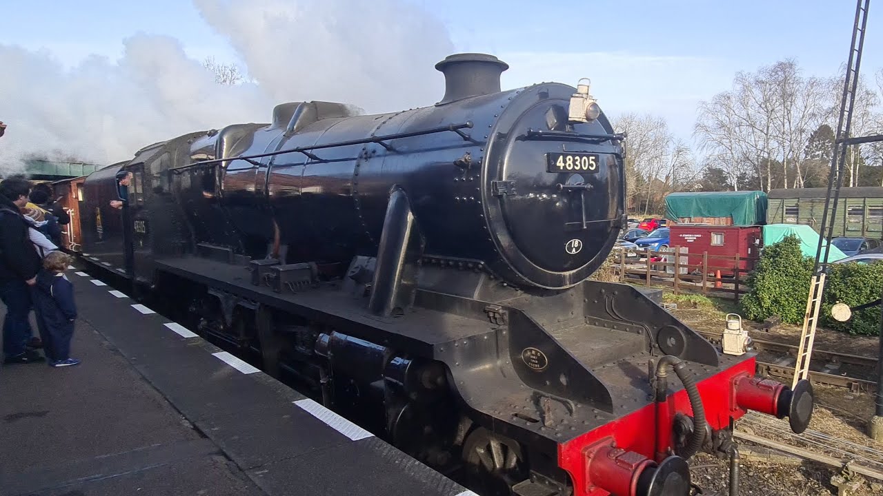 LMS Stanier 8F No.48305 hauling a demonstration freight train through ...