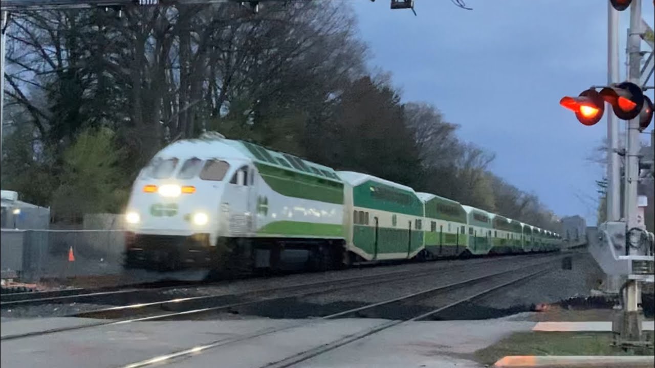 THE EPIC 680 MP54AC!! Railfanning Lorne park rd at night time!! - YouTube