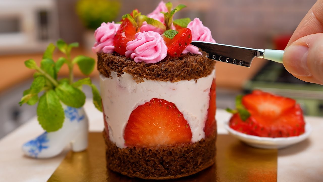 Wonderful Miniature Strawberry Cheesecake | Amazing Miniature cooking ...