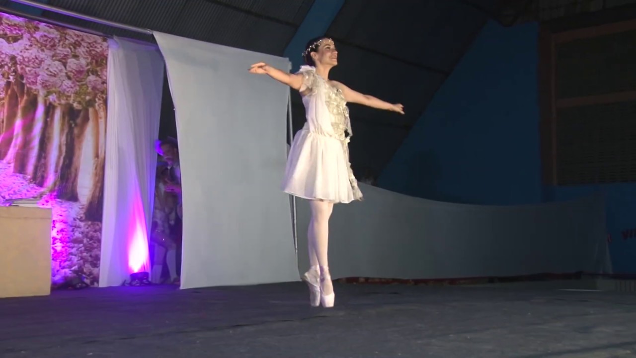 CARLA MEDEIROS SOLO AURORA - YouTube