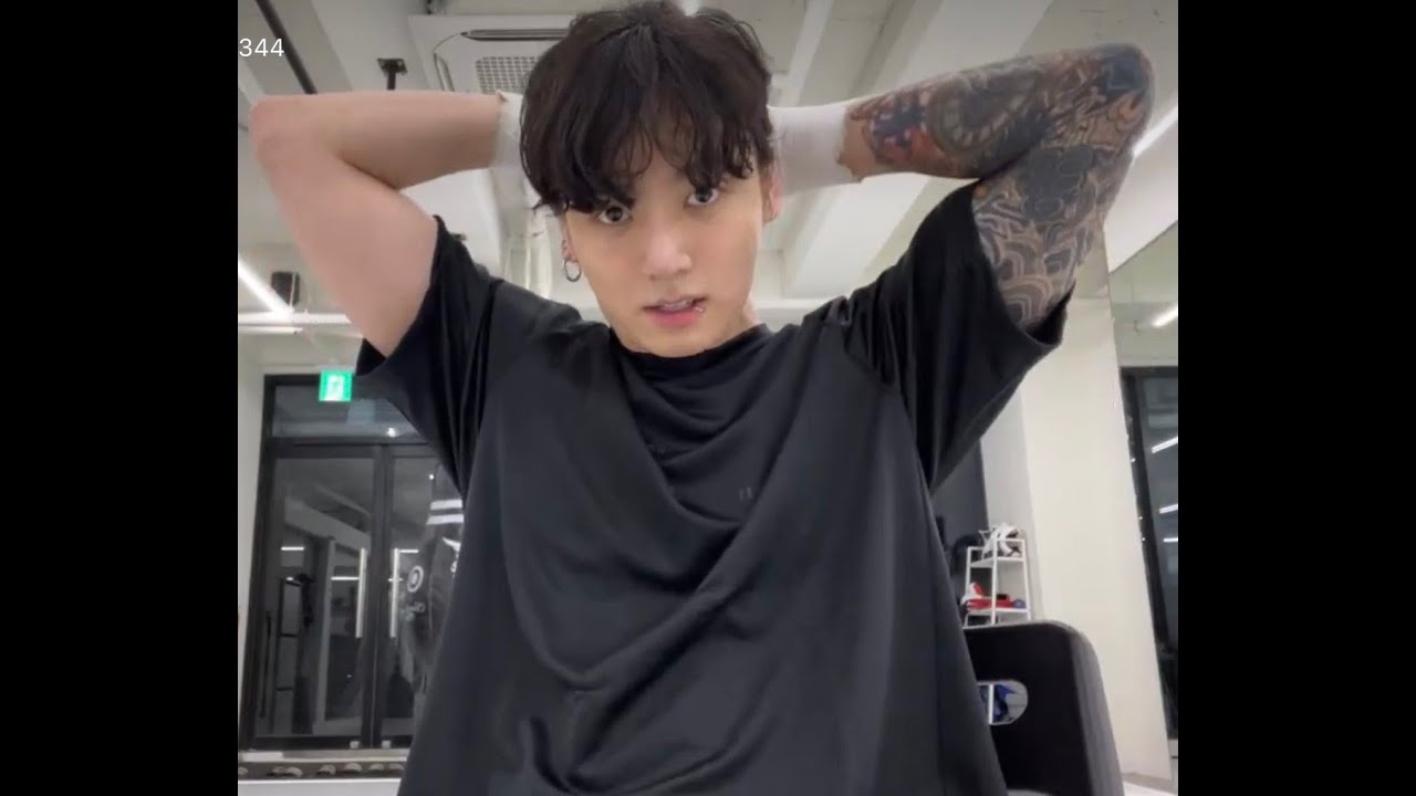 Jungkook of BTS stuns fans with impressive muscles during live ...