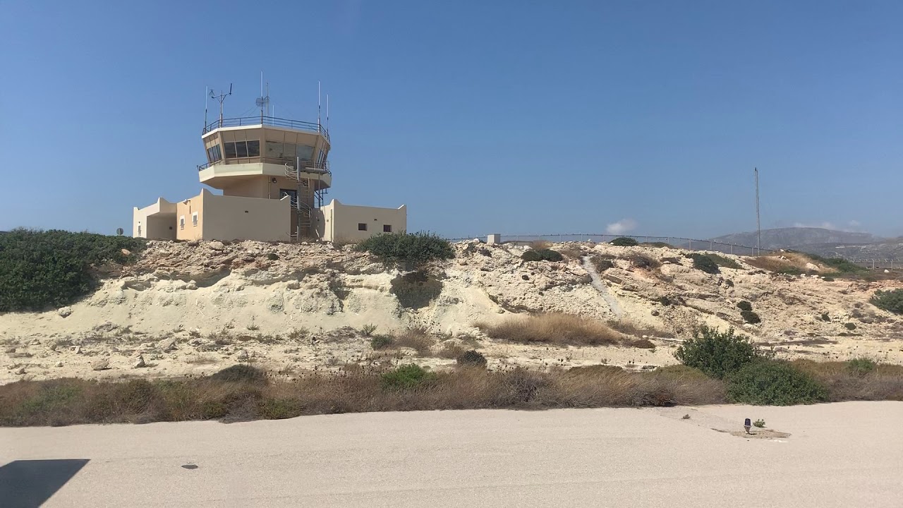 Austrian Airlines Dash 8 Q400 landing Karpathos Airport (AOK) - YouTube