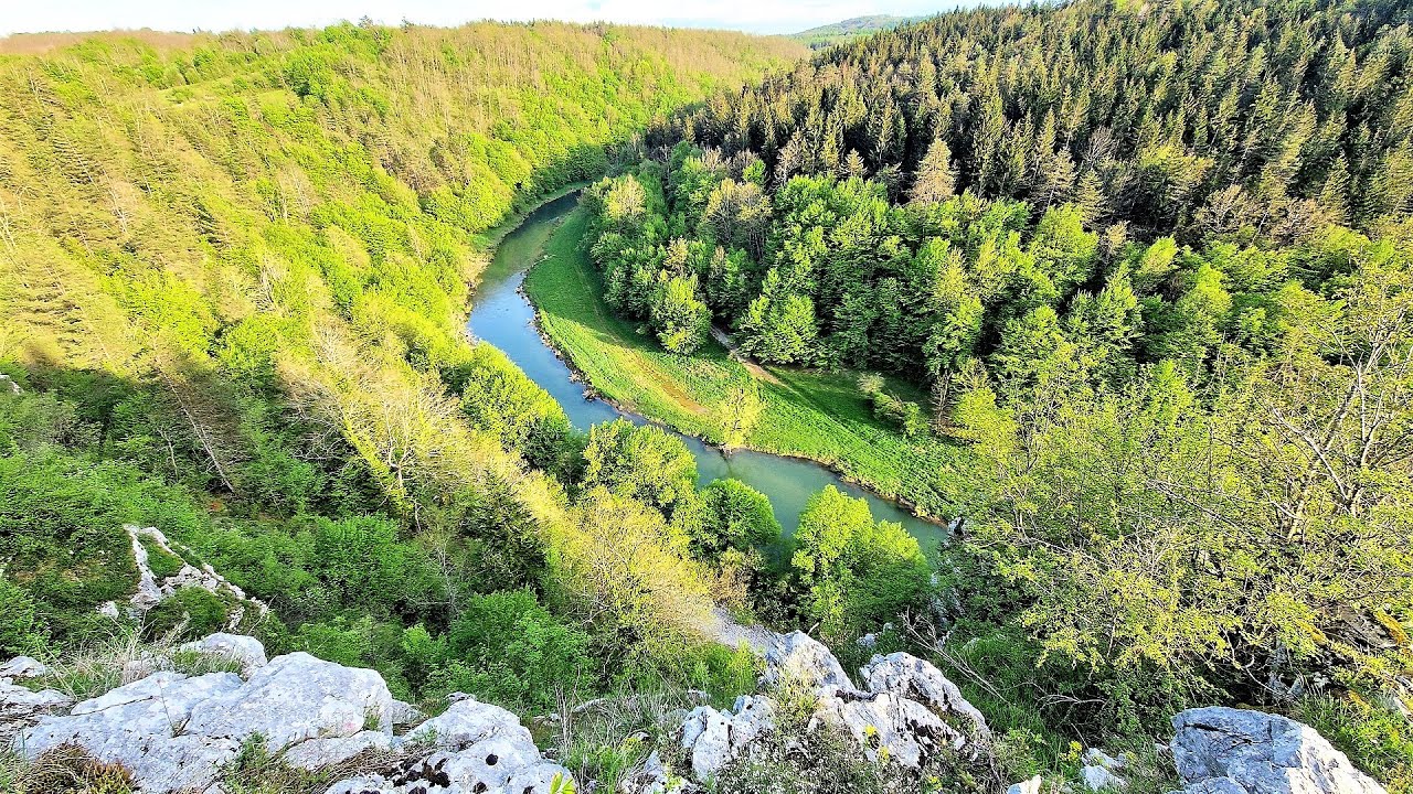 Kanjon rijeke Korane kod Slunja. Canyon of the beautiful Korana River ...