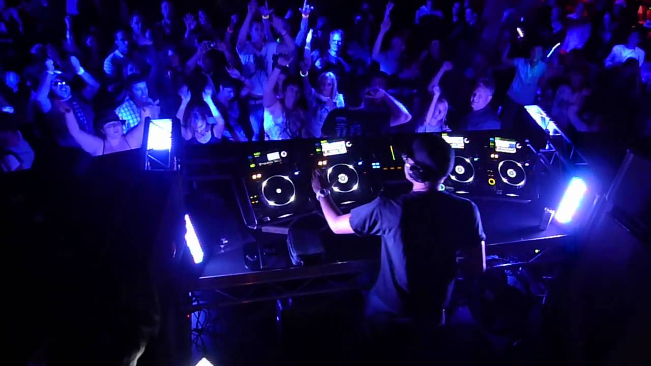 DJ Chuckie live video 2 of 7 10/2010 Facelift tour - YouTube