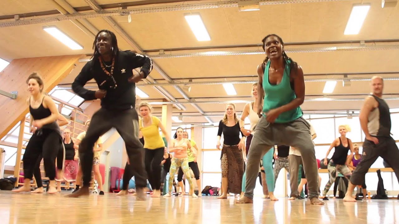 Afrofever - Sabar Dance with Amdy Ngom - YouTube
