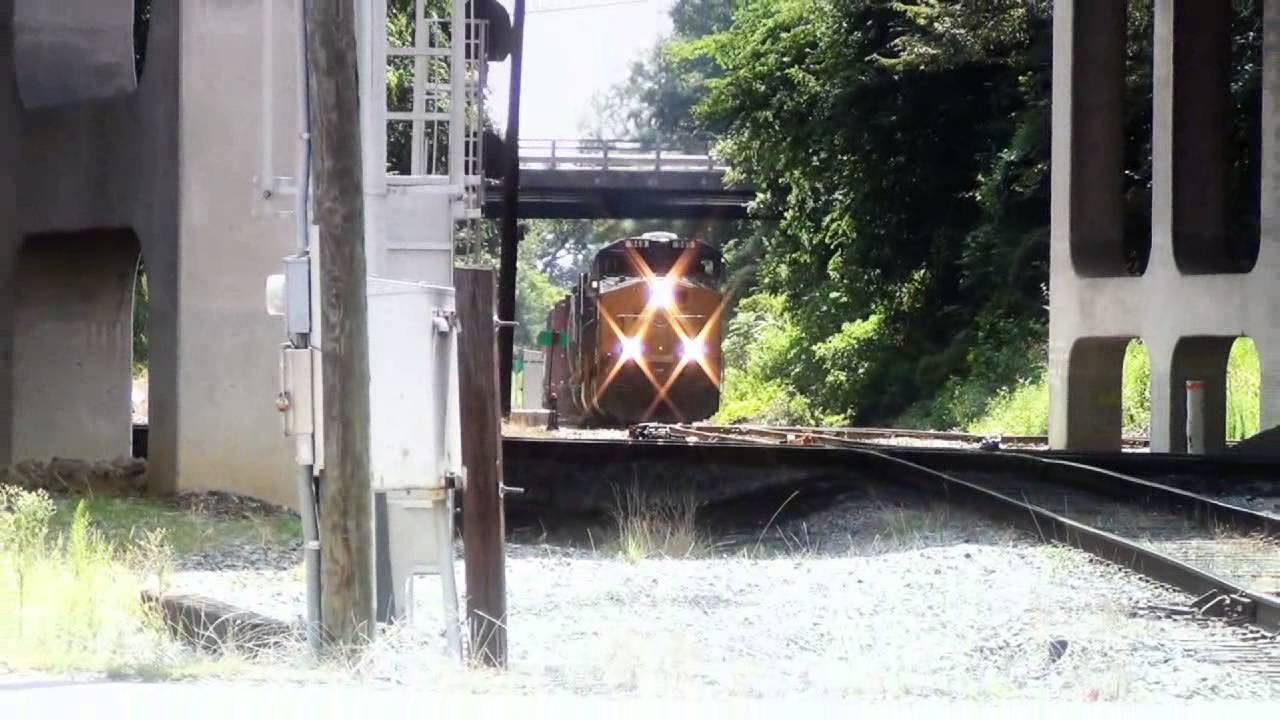 CSX rare catch on the Diamond! CSX 2726 (GP38-2) former Conrail Unit ...