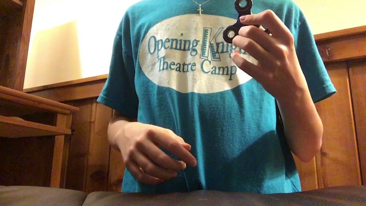 How to throw and catch a fidget spinner - YouTube