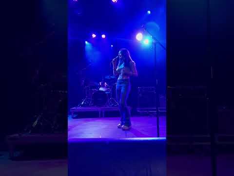 Loulia - Booty Girl (Trailor), Live Version