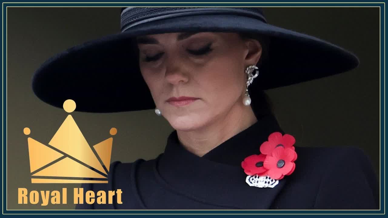 Kate proudly watches William lay wreath on Remembrance Sunday - YouTube