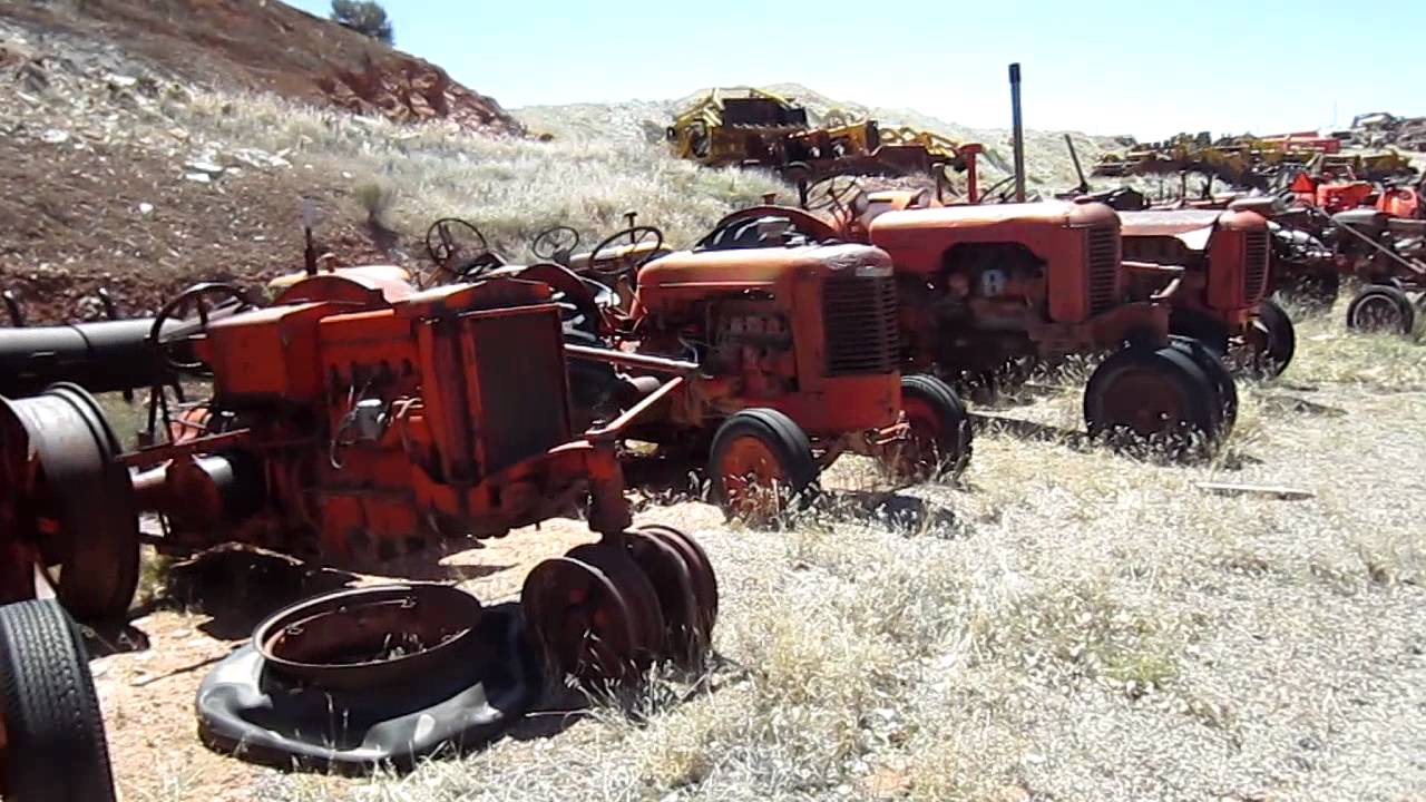 Reds tractor bone yard not engough time to restore...... - YouTube